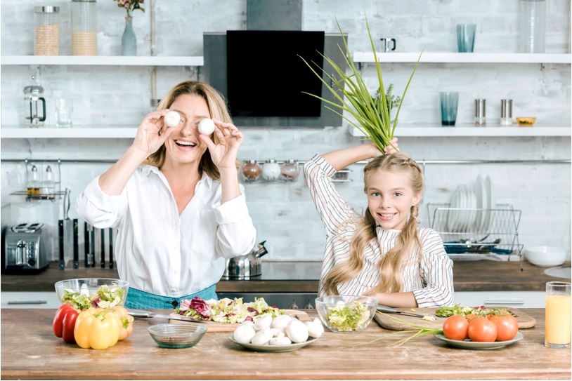 My mother does not cook well so she does not invite any guests